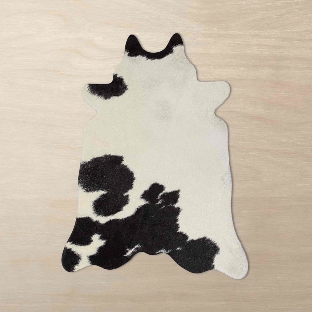 Small Cowhide Rug Throw Black And White 100 X 78 Cm - Bagé Home